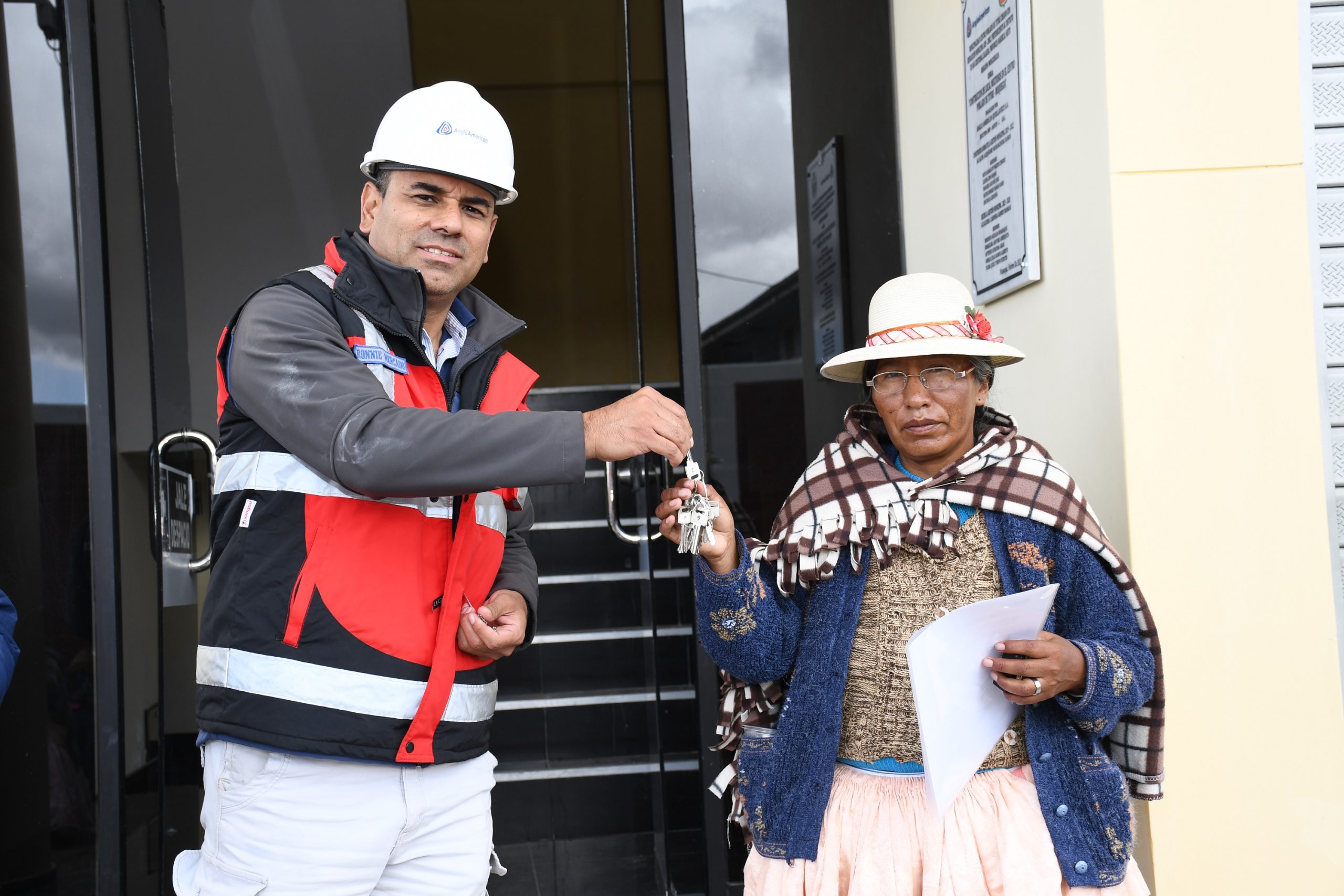 Anglo American entrega moderno local comunitario a Centro Poblado de ...