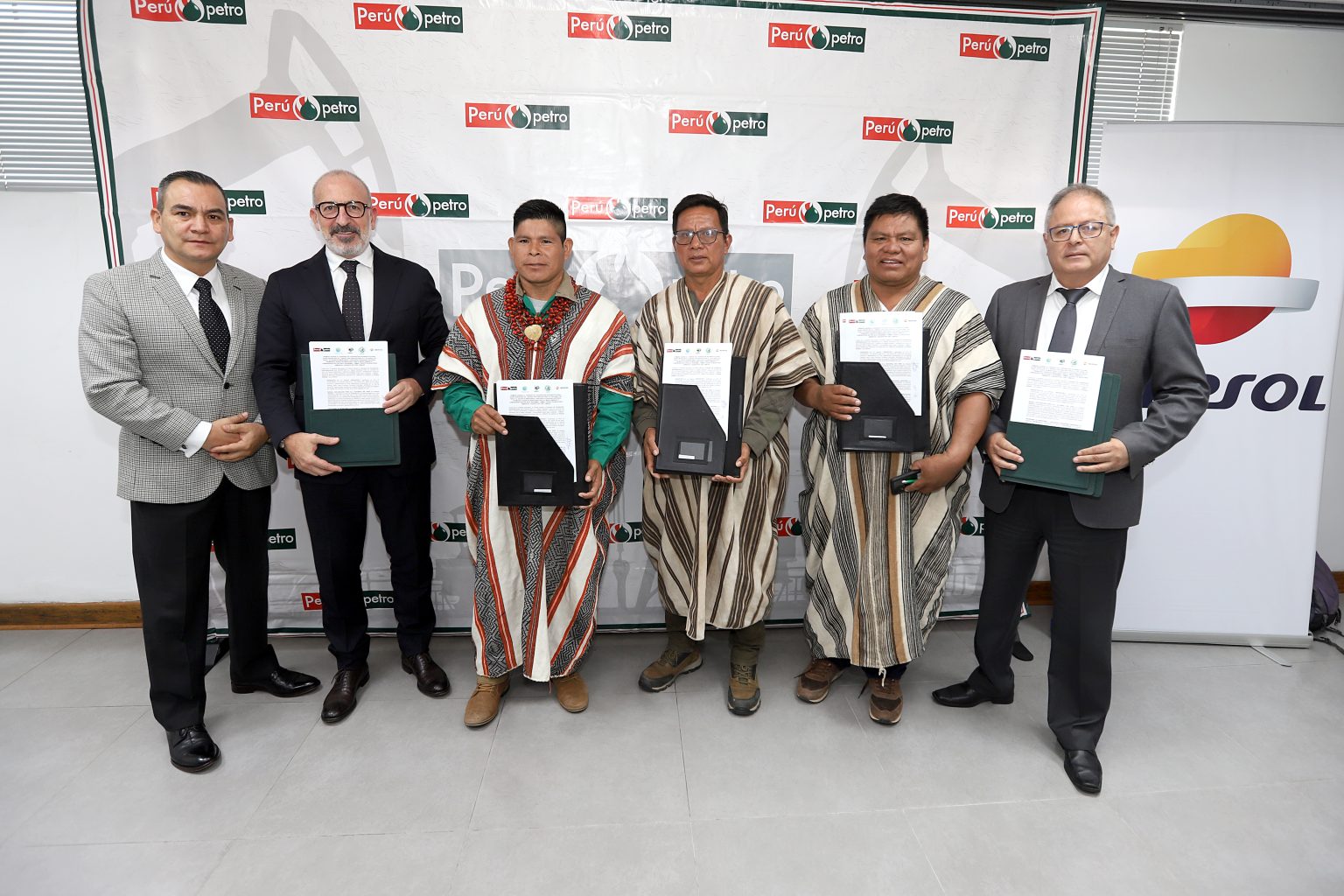 Lote 57: Perupetro suscribe adenda de convenio con Repsol y los equipos ...